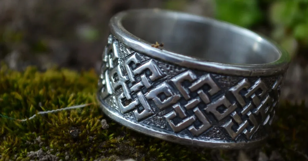 Endless Knot Ring